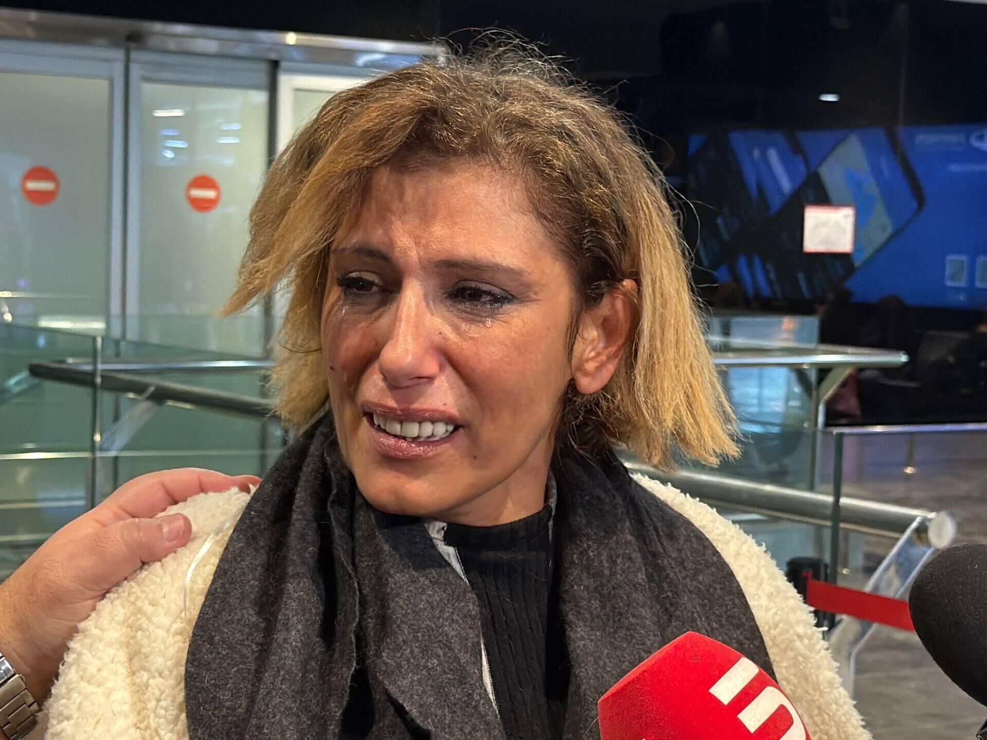 Единственное, чего хочу, - увидеть мужа: жена Вигена Эулджекяна прибыла ...