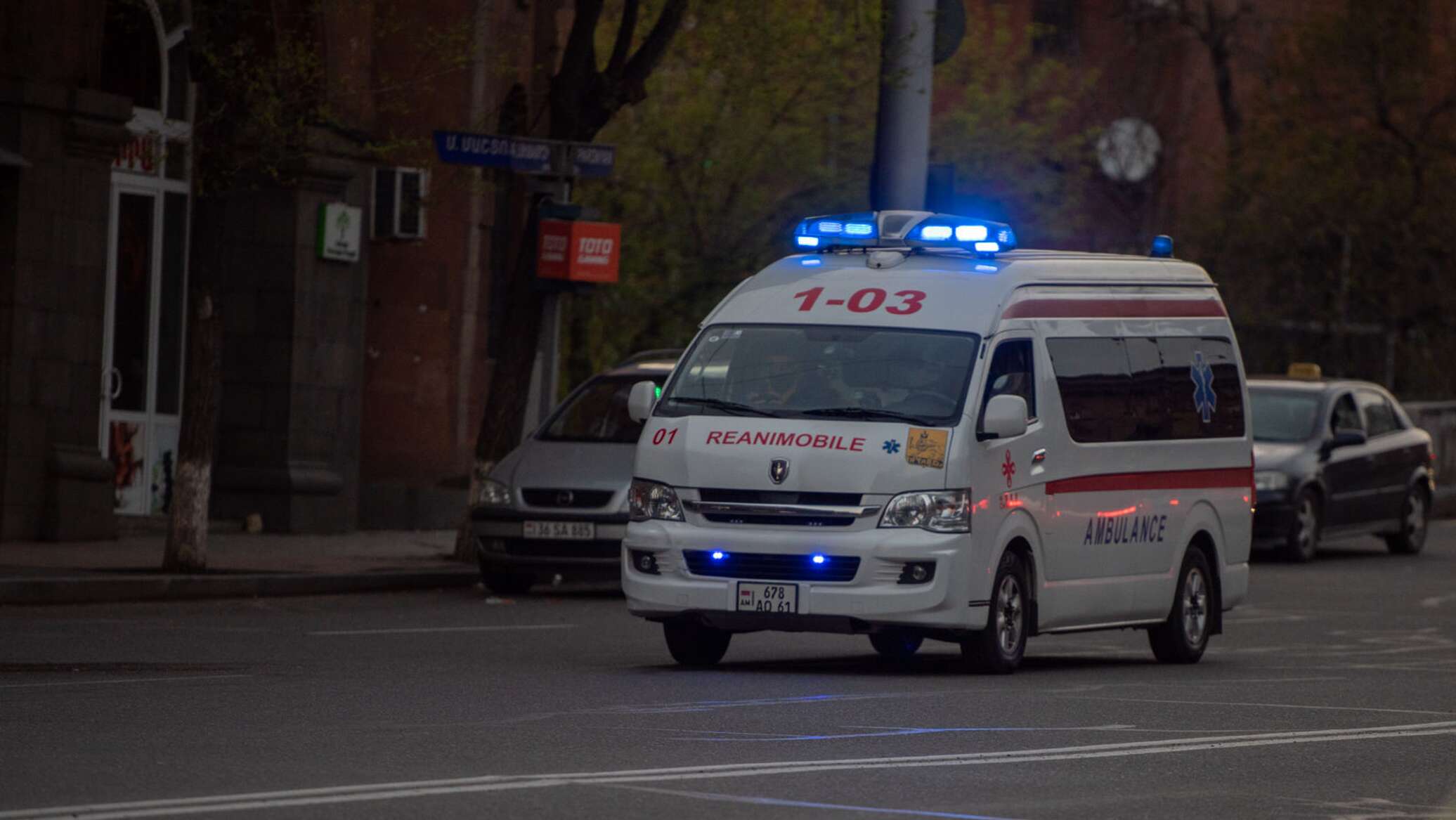 Դանակահարություն և կրակոցներ Երևանի Աբովյան փողոցում․ կան վիրավորներ ...